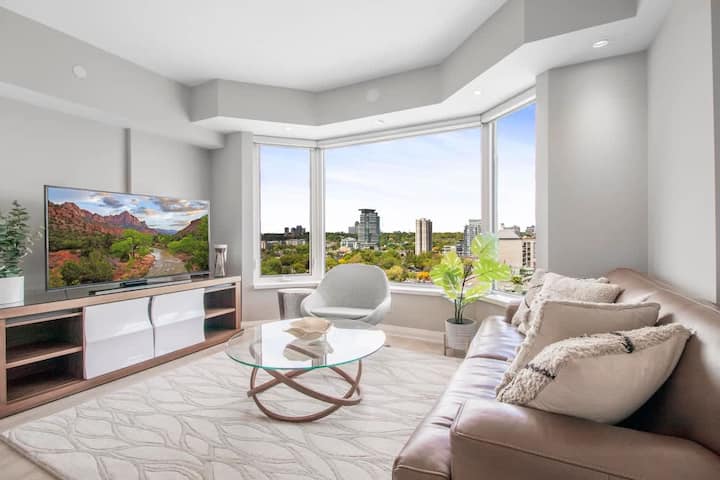 Experience Yorkville’s Best + 1 Free Parking - Toronto