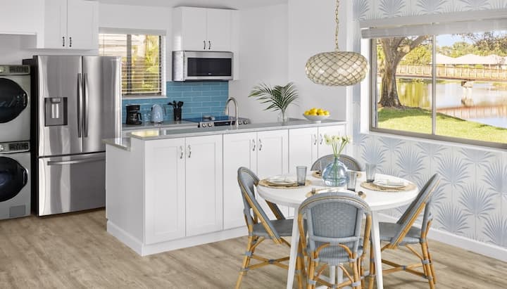2 Bright Cottage Rooms Perfect For Family Escapes - West Palm Beach, FL
