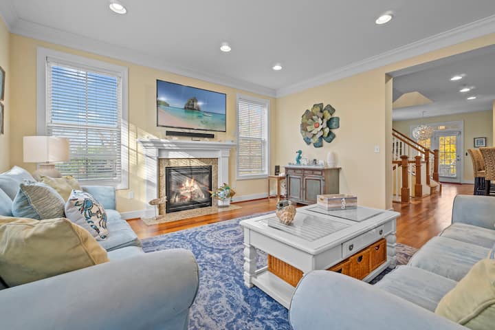 Modern Coastal Retreat Near Rehoboth & Lewes Beach - Dewey Beach, DE