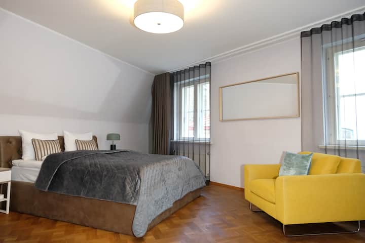 Elegant 1br Retreat On Historic Toompea Hill - Tallinn