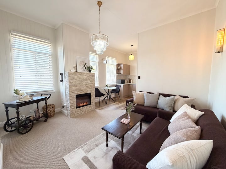 Regent Suite (#3 Royal) 1bed Apt - 투움바