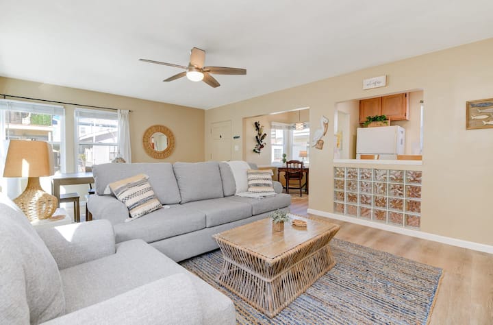 Charming Beach Cottage Steps To Sand + Bikes & A/c - San Diego, CA