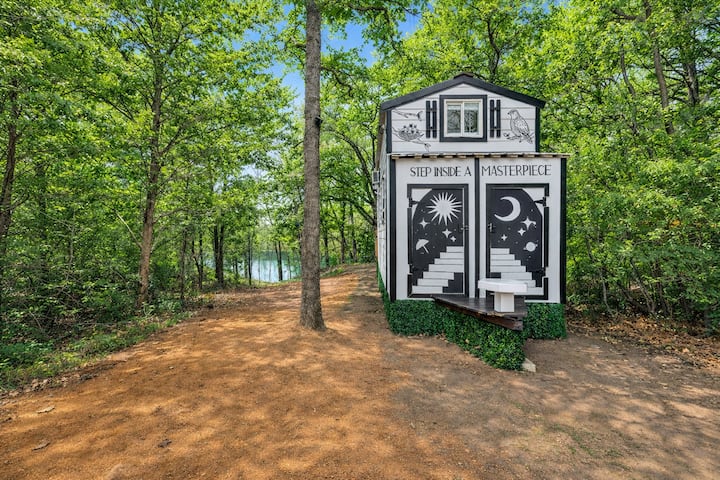 The Doodle House | Lake Front Tiny Home - Elgin, TX
