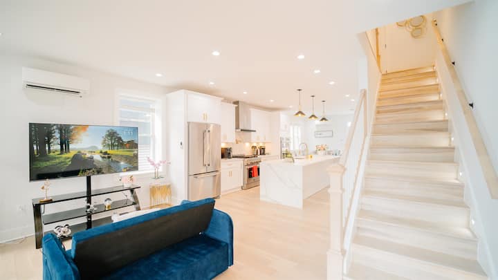 Luxury 5br Park View| Sleeps 17 | Rooftop, Parking - Washington, D.C.