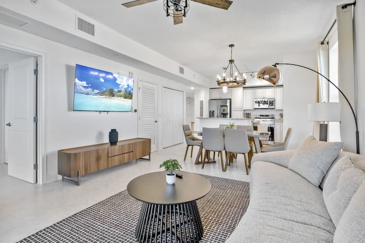 River Fly-in Duo - 5bd - River & Runway View - Cape Canaveral, FL