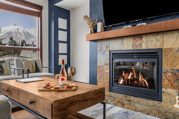 Heart Of Canmore | Sleeps 10 | Downtown - Canmore