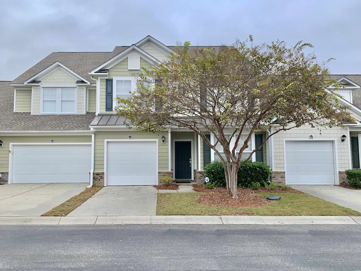 Spacious Townhouse | Sleeps 11 | Close To Golf! - North Myrtle Beach, SC