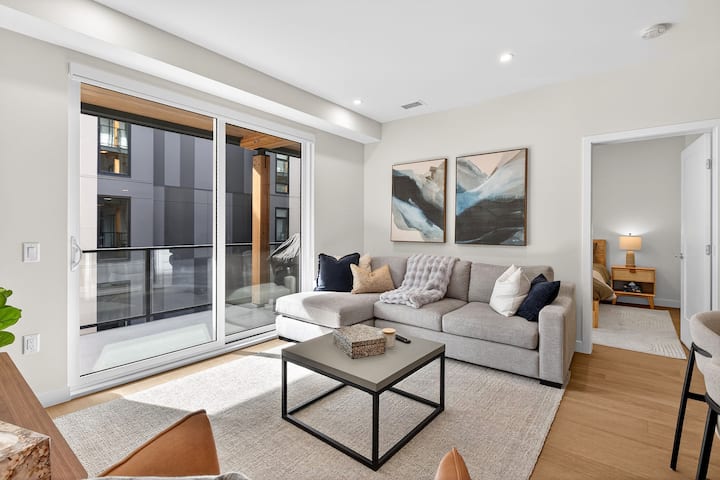 Zara | Aurelia Lakeview • Near Hiking Trails - Lake Country