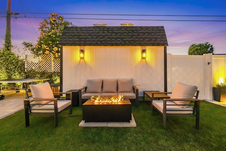 Hot Tub, Arcade, Ping Pong & Firepit | Chic Oasis - Simi Valley, CA