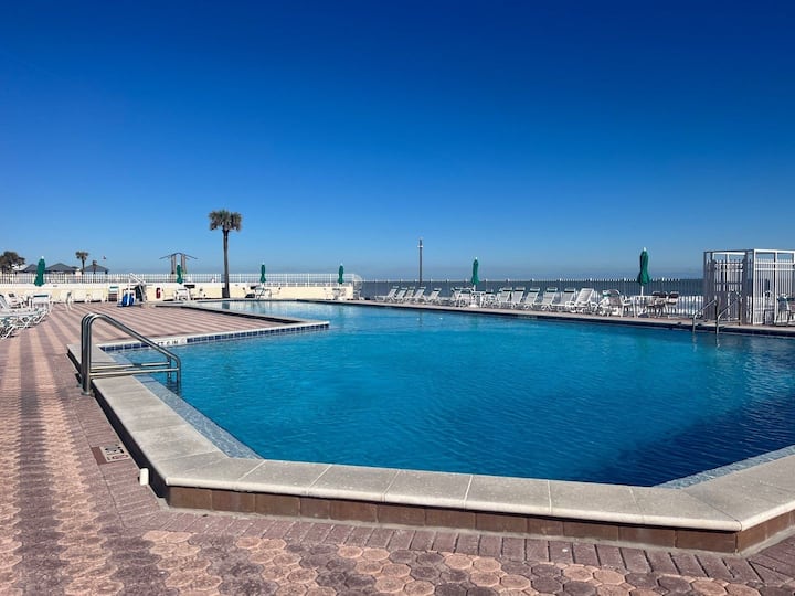 Coastal Cuddle Nook - Daytona Beach, FL