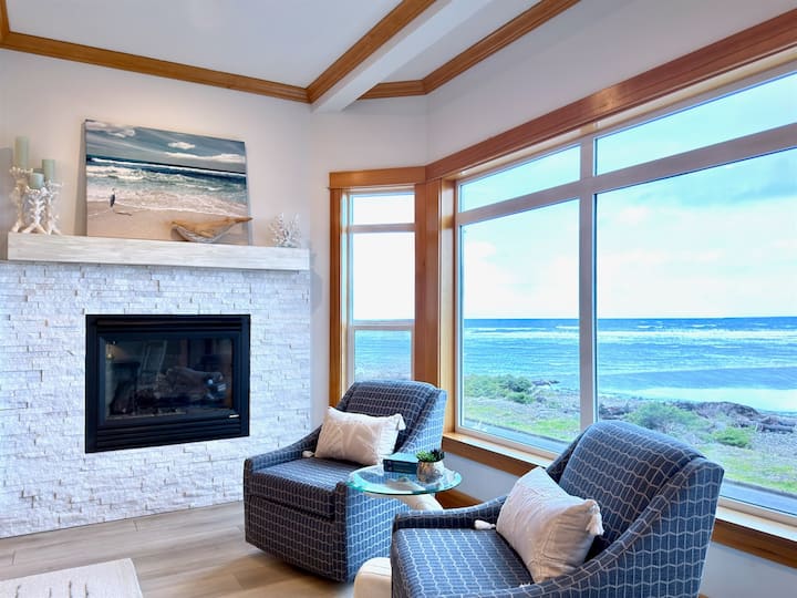 Dog Friendly Oceanfront Retreat With 4 Suites - Cannon Beach, OR