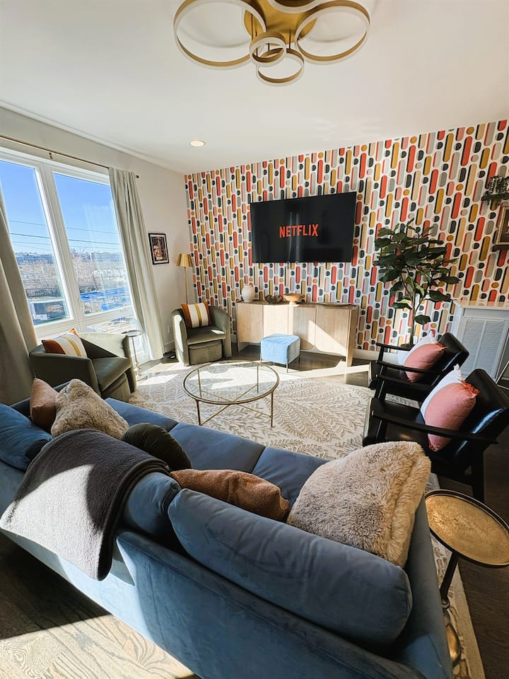 Stylish 4br Getaway W/ Hot Tub + City Views - Nashville, TN
