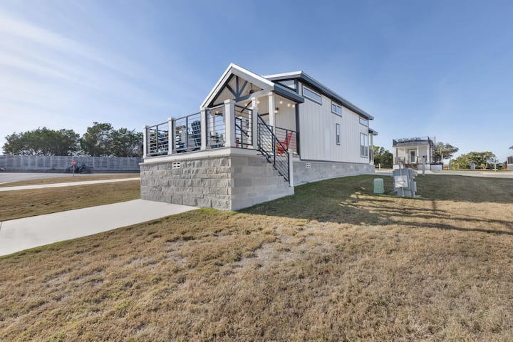 Share The Happiness - Luckenbach, TX