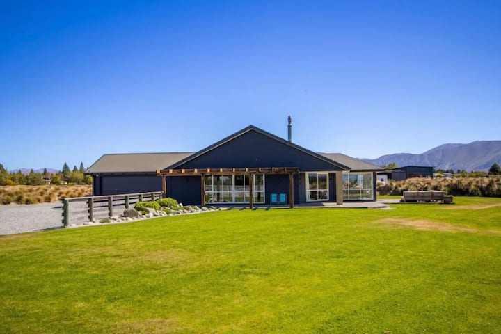Panoramic Mountain View Retreat - Twizel