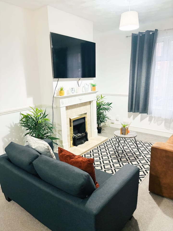 2 Bedroom · 5 Single Beds - Northampton, UK