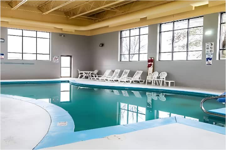 2 Units | 2 Queen Beds | Near Downtown Kalamazoo - Kalamazoo, MI