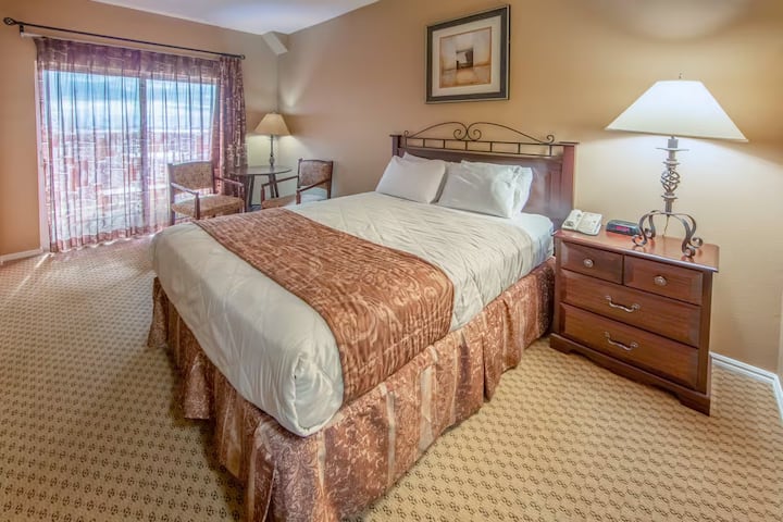 Year-round Sierra Nevada Escape W/ Outdoor Pool - Genoa, NV