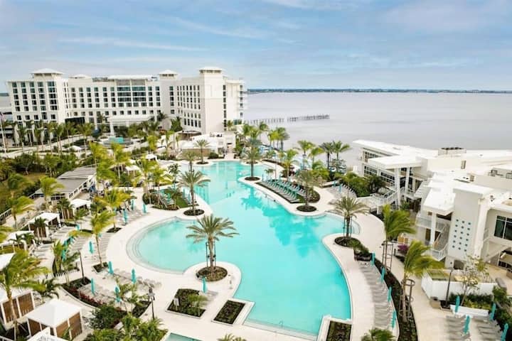 Relax In Style With Coastal Views Nearby - Punta Gorda, FL