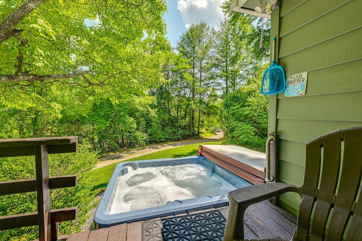 Goldilocks! Whittier Cabin W/ Private Hot Tub! - Cherokee, NC