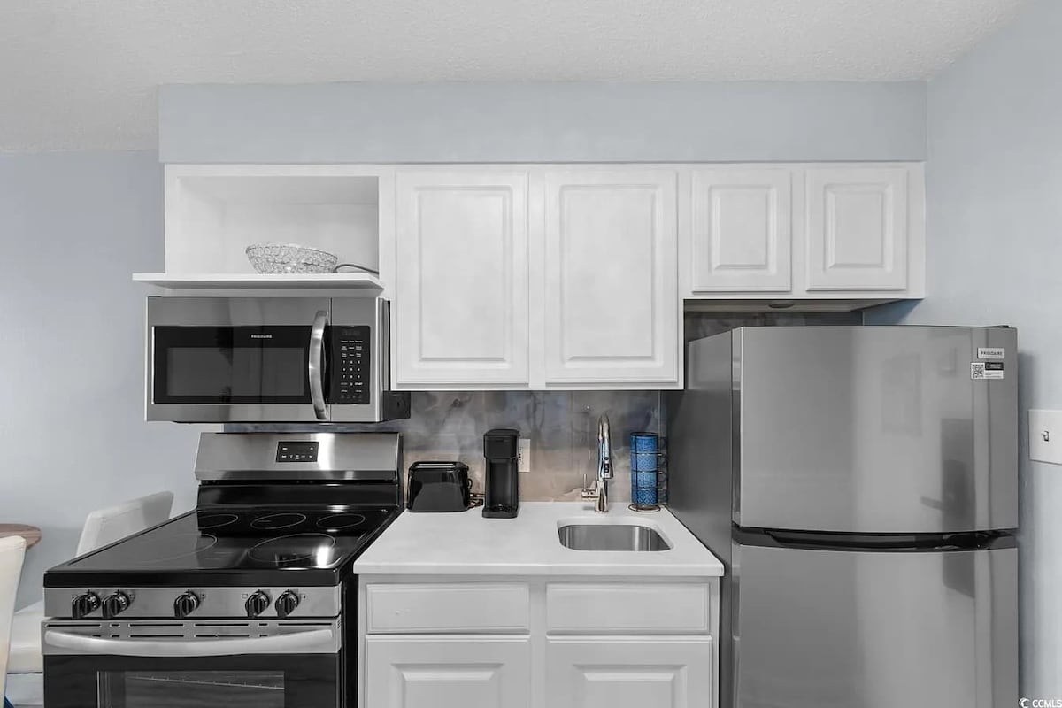 Condo avec vue sur l'océan et balcon • À quelques pas de la plage ...