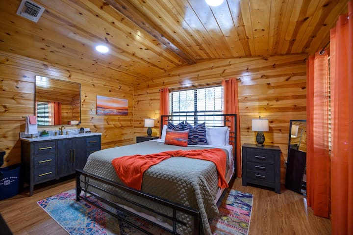 Neon Nights-1 Br- Stevens Gap - Hochatown, OK