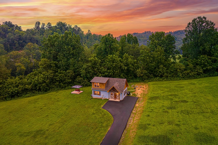 Mountain View Cabin W/ Hot Tub & Arcade | Pets Ok - Cosby, TN