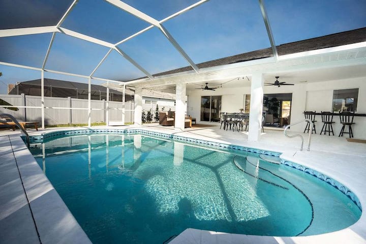 Luxury Leisure House — Heated Pool + Game Room - Sanibel Island, FL