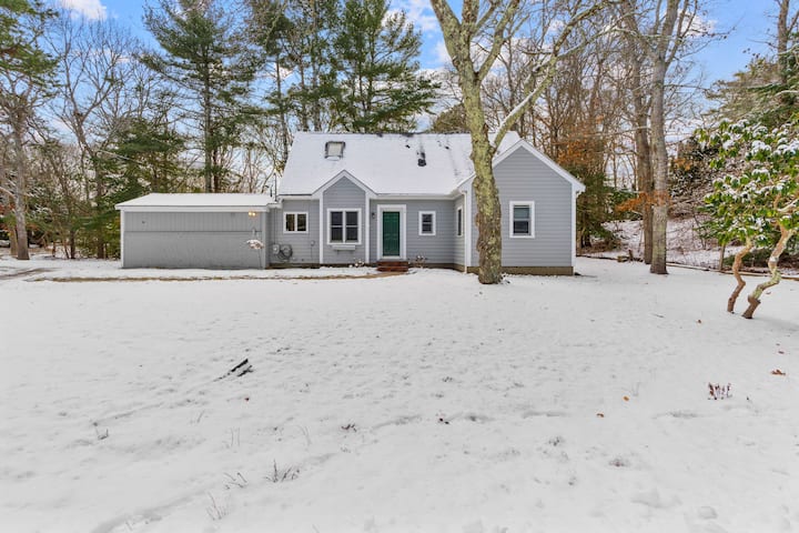 Falmouth House: Fireplace, Fire Pit & Game Room! - Martha's Vineyard, MA