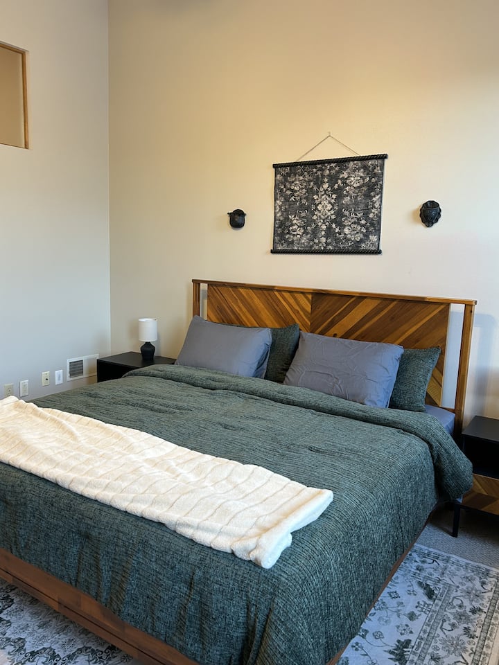 1 Bdr Loft Apt On Barstow Downtown W/free Parking - Altoona, WI