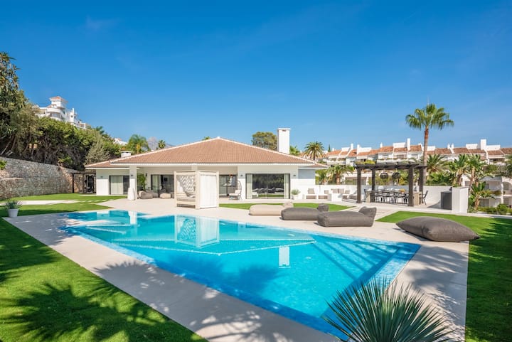 Villa Macarena (Must Be More Than 20 Vrbo- 50 Airb - Marbella