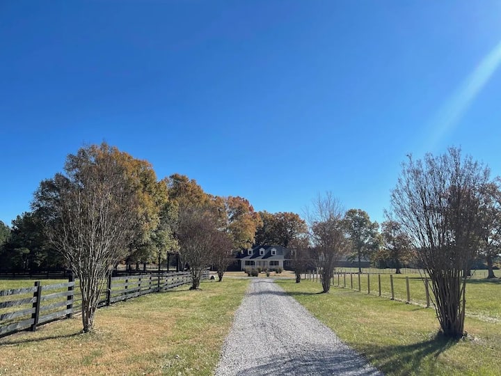 Updated Farmhouse Retreat Near Kerr Lake - Henderson, NC