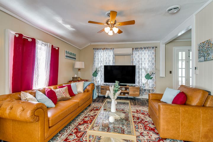 Walk To Lake Ontario & Parks! Lovely Apartment - Oswego, NY