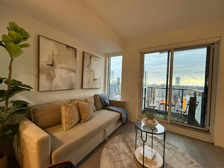 Stunning Family-friendly | Parking & City Views! - Toronto