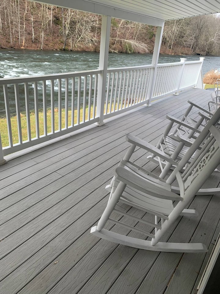 Relaxing Waterfront Escape With Classic Charm - Bristol, TN