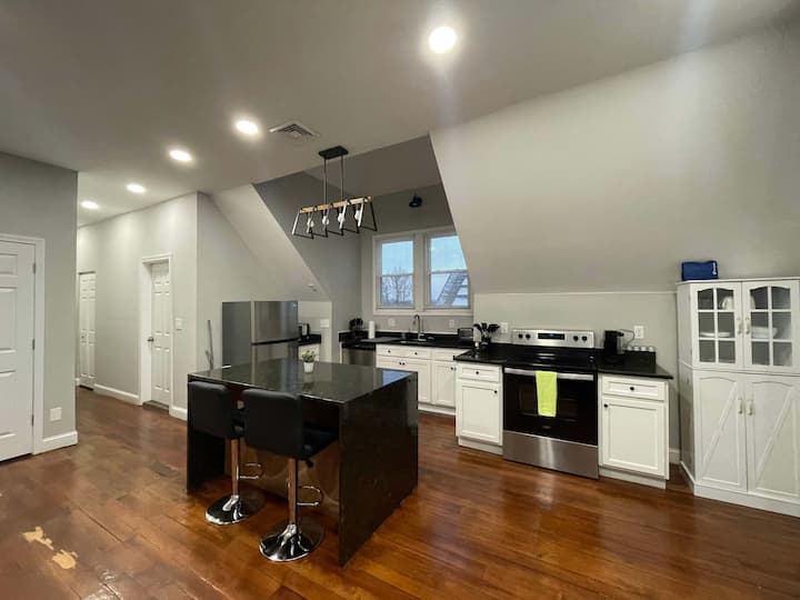 2br Apartment Near Wesleyan 301 - Middletown, CT