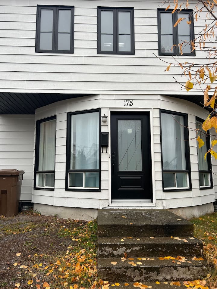 Appartement Confortable à Rimouski Avec Entrée Pri - Rimouski