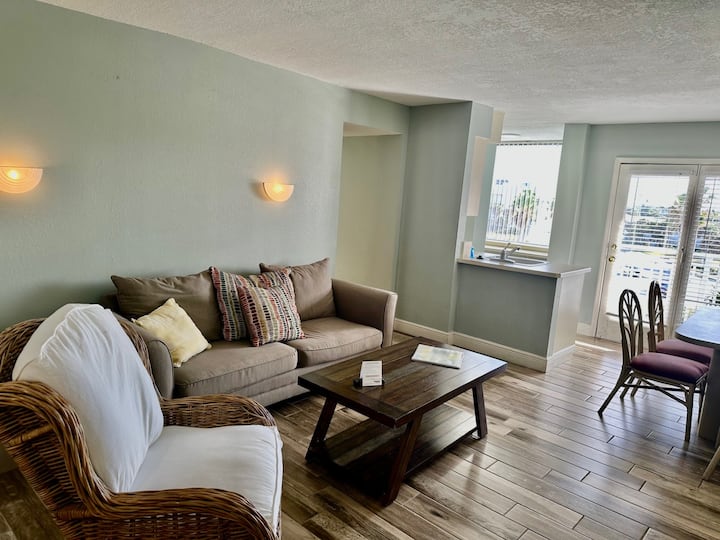 Florida Beachfront Getaway - Daytona Beach, FL