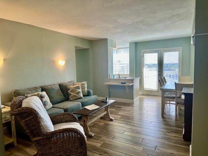 Bright Oceanfront Retreat - Daytona Beach