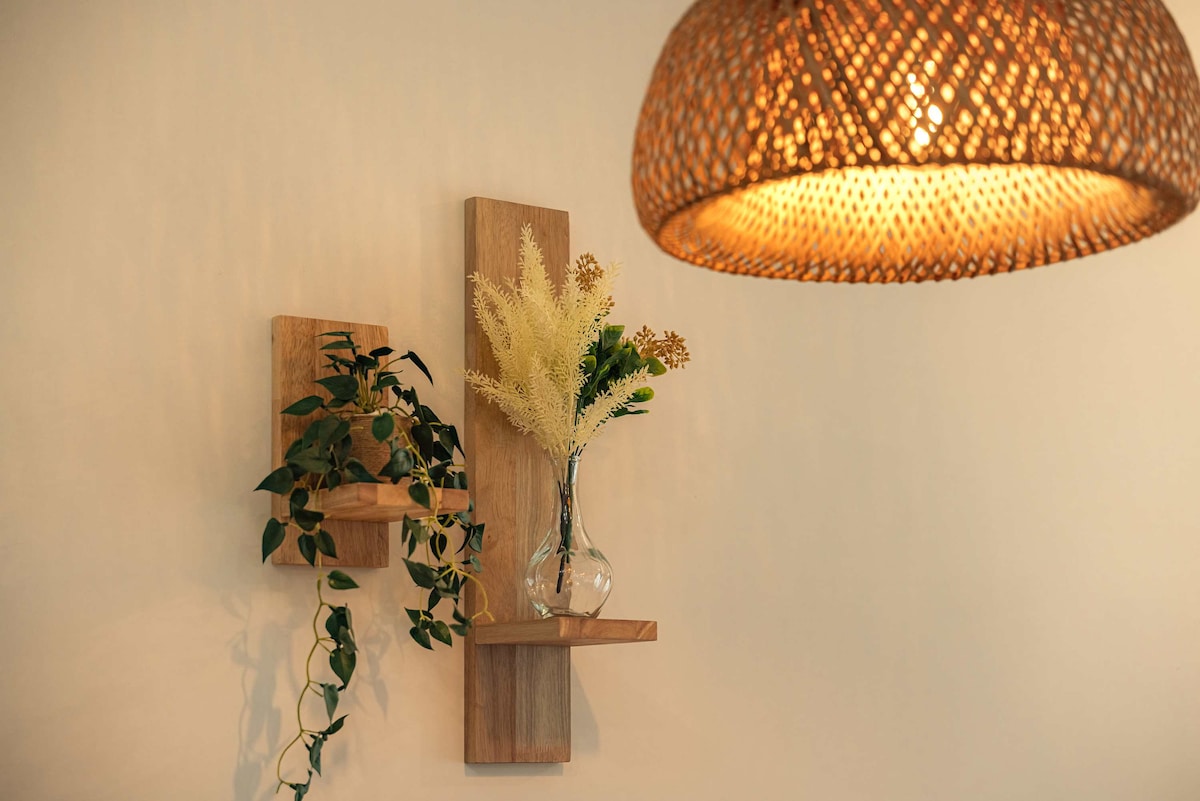 Warmes Licht, Holztöne, ruhige Abende - Wohnungen zur Miete in Kuala ...