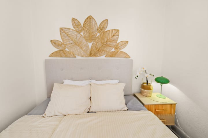 Montreux Escape: 2br With Balcony & Lake Views - Montreux