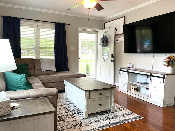 Hot Tub | Outdoor Living | Game Room | Coffee Bar - Potato Creek State Park, North Liberty