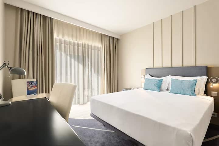 Premium Suite | Tryp Caparica | Queen Sea View - Costa da Caparica