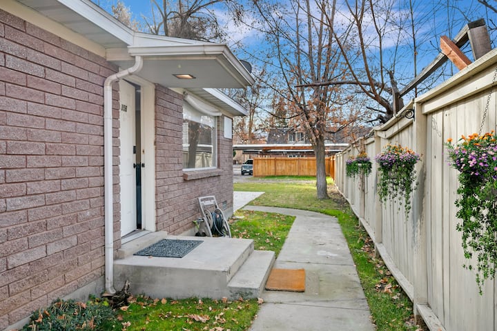 Downtown Provo Mid-century Modern Hideaway - Provo, UT