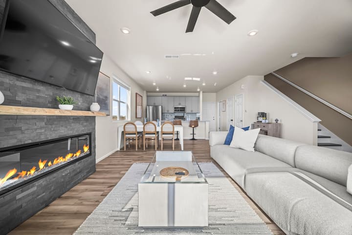 10 Min To Dia, Walk To The Gaylord! - Aurora, CO