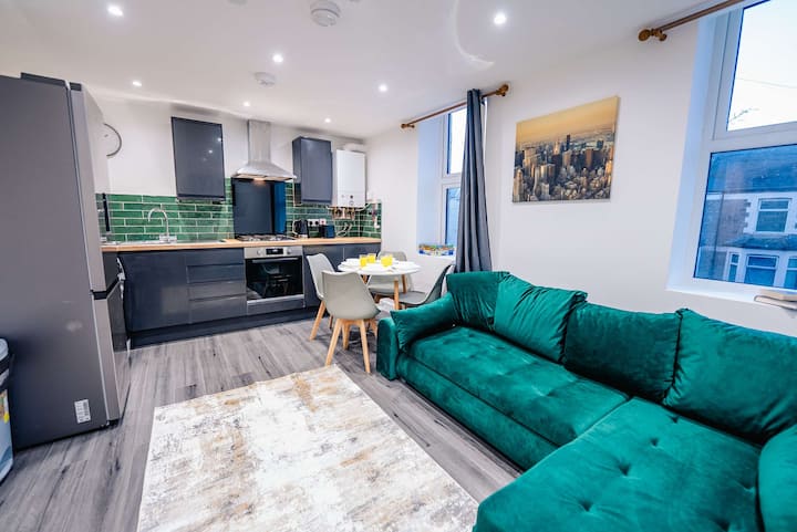 Modern 2br Flat Steps From Cardiff Pubs & Town - Cardiff Metropolitan University