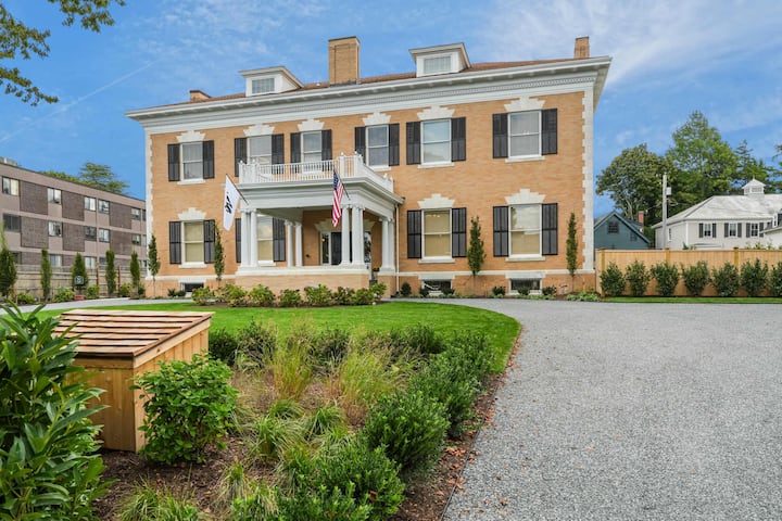 Luxury 7br Bellevue Ave Estate In Newport Ri - Newport, RI