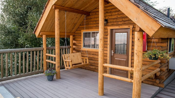 Deluxe Cottage - Great Falls, MT