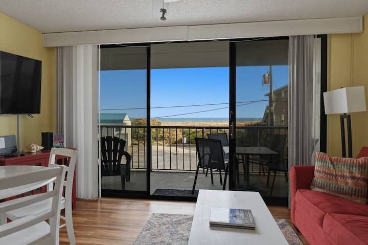 Almost Paradise Condo W/ Balcony & Ocean Views - Carolina Beach, NC