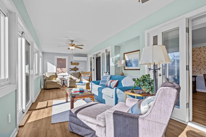 Pink Paradise | Spacious Beaufort Family Retreat - Atlantic Beach, NC