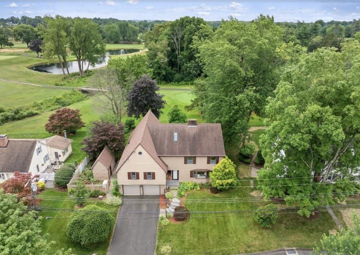 Nineteenth Hole - Hartford, CT